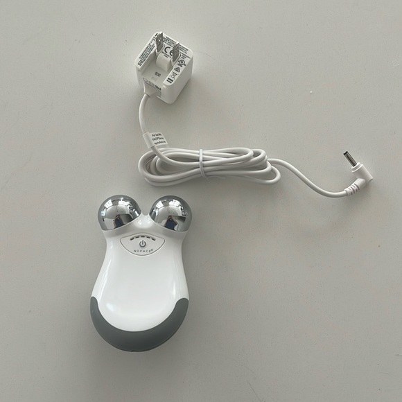 NuFace | Skincare | Nuface Mini Microcurrent Device | Poshmark